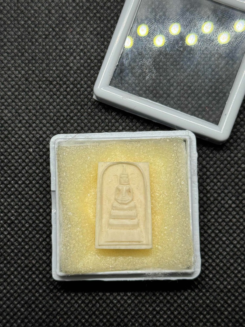 Wealth amulet B.E.2510 Phra Somdej Nga Chang or ivory Phra Somdej ...