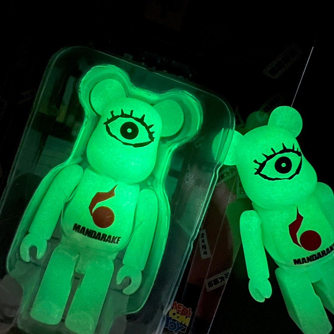 全新 現貨 庫柏力克 熊 Bearbrick 100% mandarake M記 小熊 GID 蓄光 夜光, 書籍、休閒與玩具, 玩具、公仔 ...