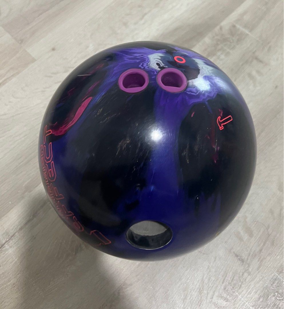 Hammer Effect Bowling Ball, Sports Equipment, Sports & Games, Billiards & Bowling on Carousell