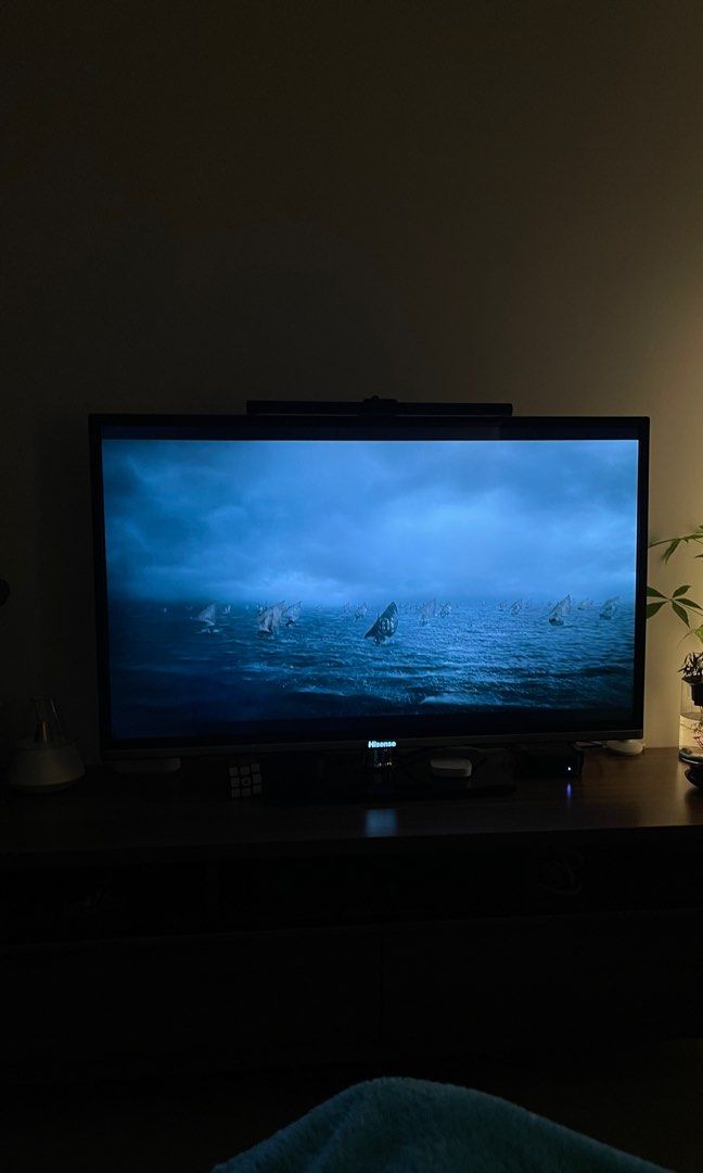 Hisense® 42" TV (3D LED ) & TV cabinet with drawers, 家庭電器, 電視 & 其他娛樂 ...