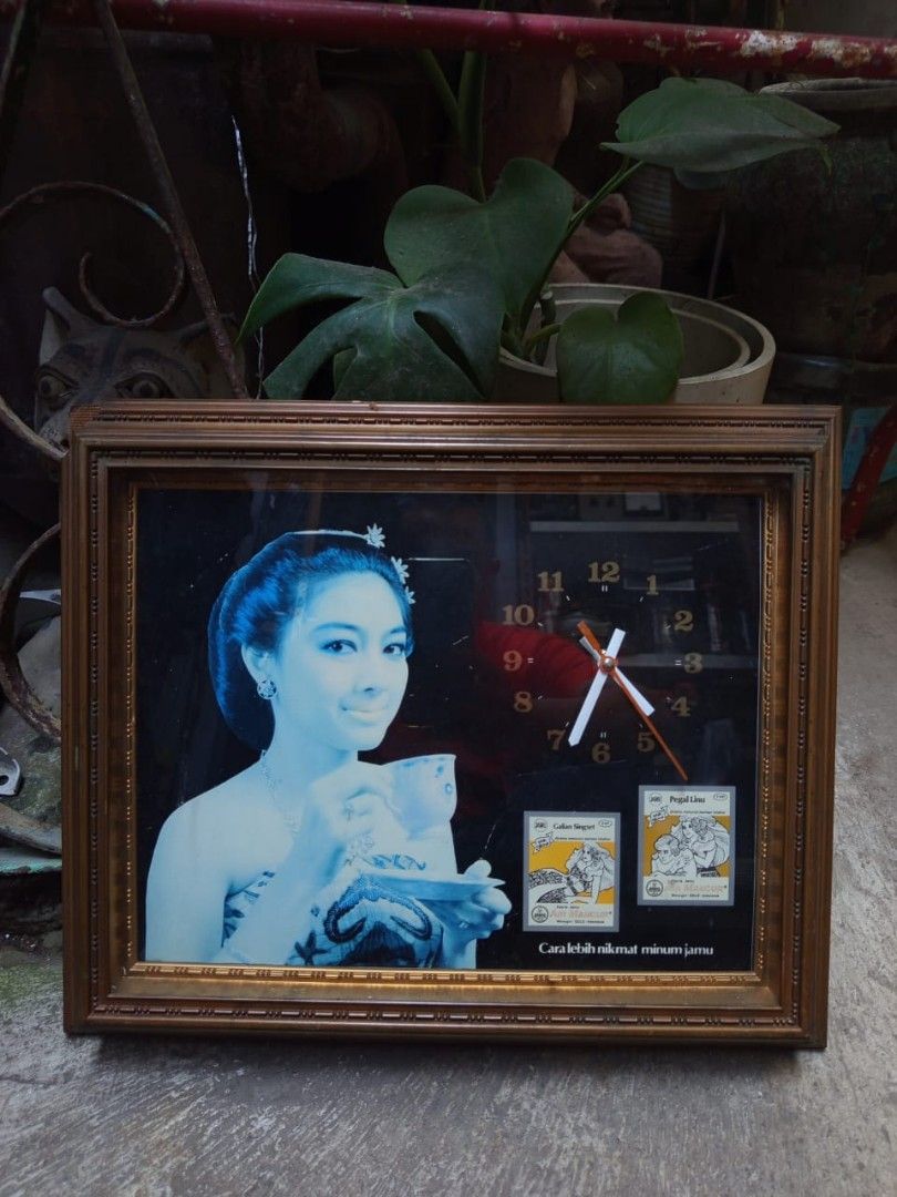 Jam Dinding Jadul Iklan Jamu Air Mancur thn 80an, Antik, Pajangan di ...