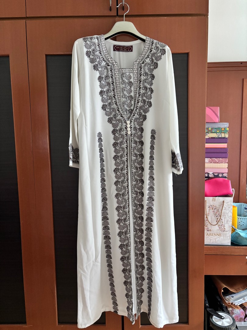 Jubah raya - Mekah, Women's Fashion, Muslimah Fashion, Kaftans & Jubahs ...