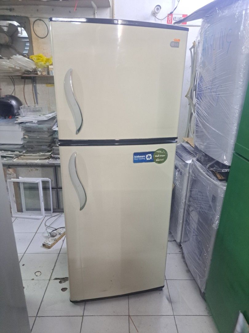LG Fridge freezer 2door good condition one month warntey ada, TV & Home ...
