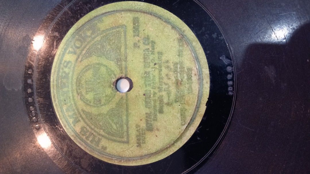 Piring batu Melayu A1, Hobbies & Toys, Music & Media, Vinyls on Carousell