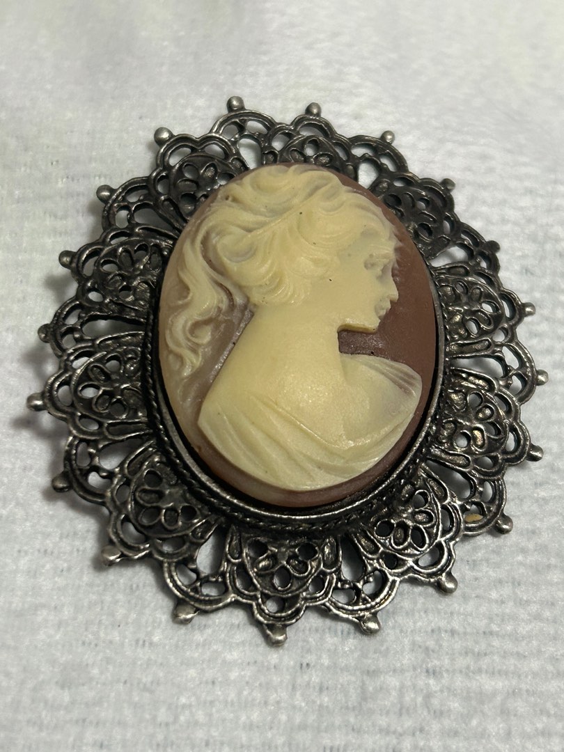 Red Vintage Cameo Brooch, Women's Fashion, Jewelry & Organizers ...