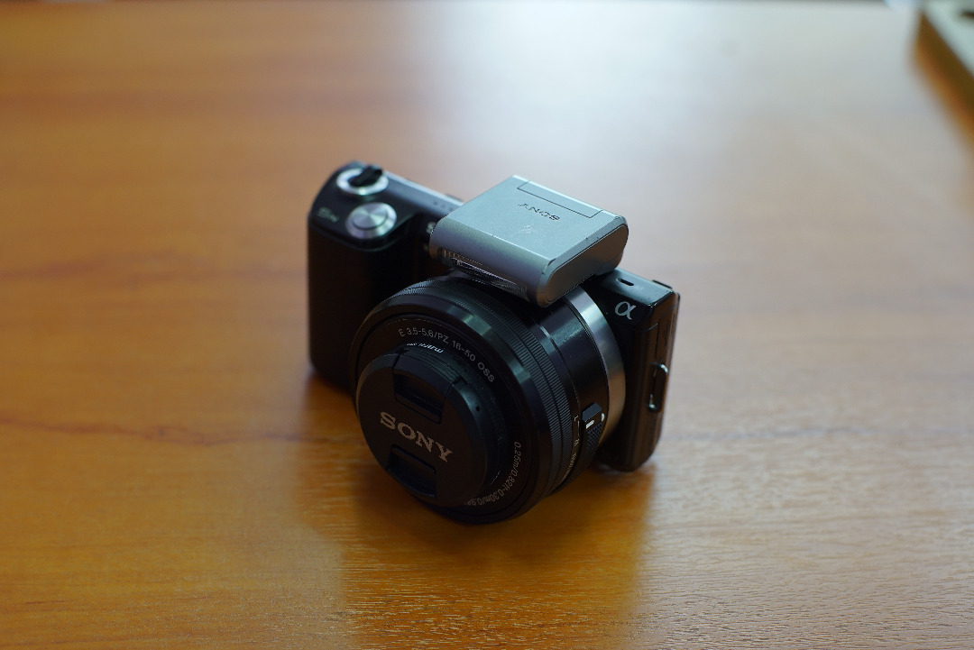 Sony NEX 5N with Kit lens, Photography, Cameras on Carousell