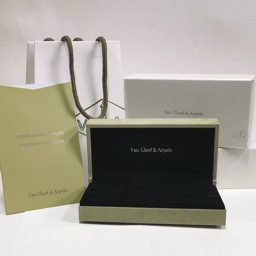 vcaaa hard velvet jewelry boxes inclusion, Women's Fashion, Jewelry & Organizers, Accessory ...