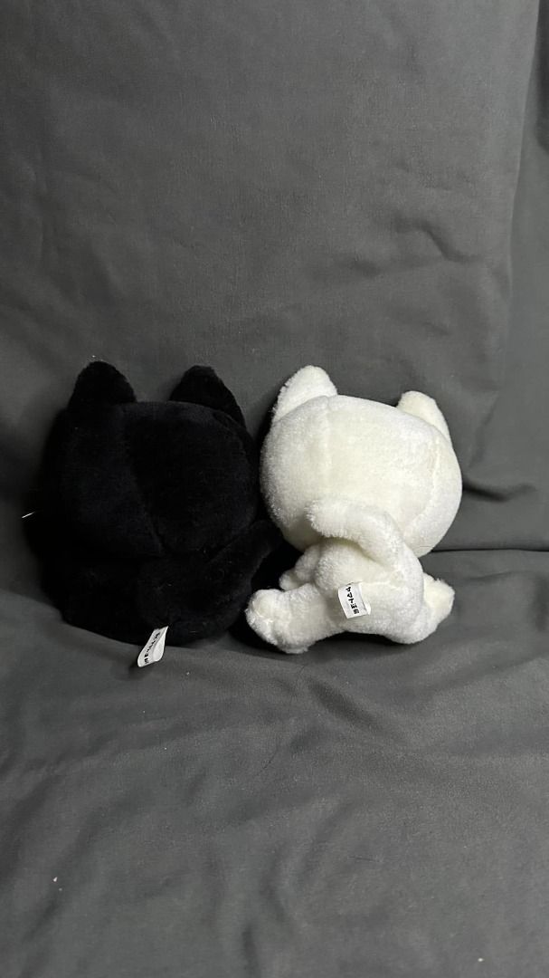 Yamato Transport Japan : Kuroneko and Shironeko cat couple, Hobbies ...