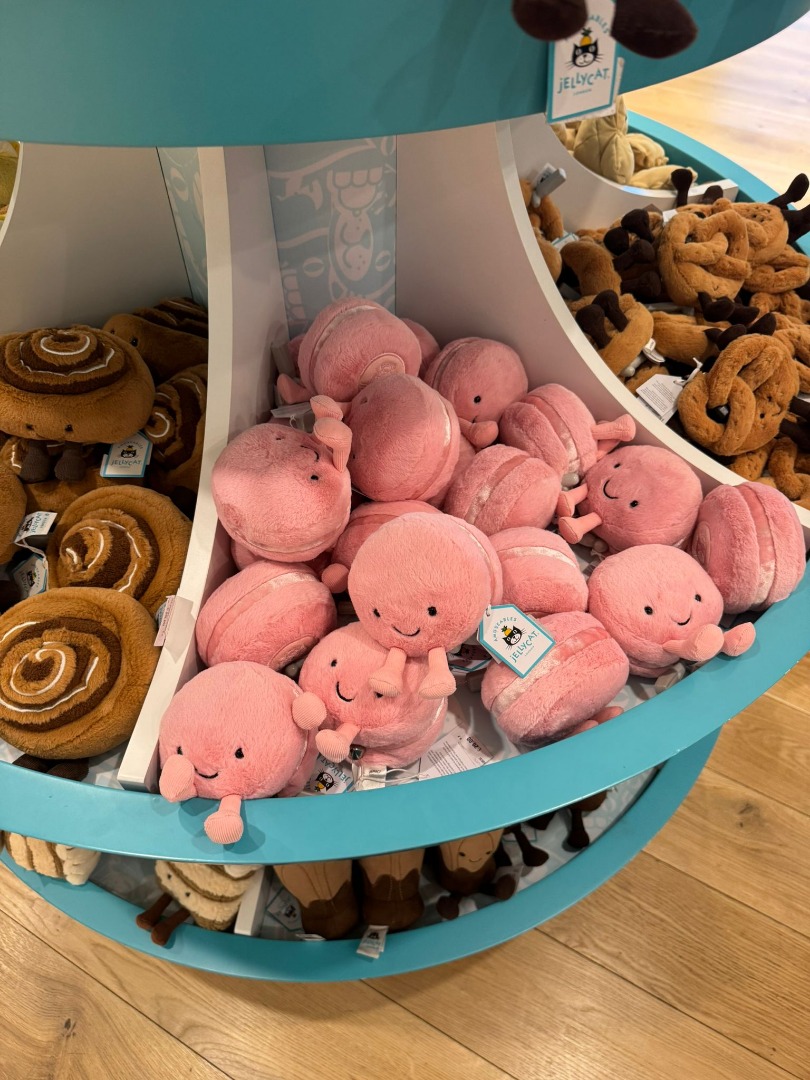 [英國代購] Jellycat Amuseables Mia Macaron 馬卡龍 100%正版 (3月尾到貨), 興趣及遊戲, 玩具 ...