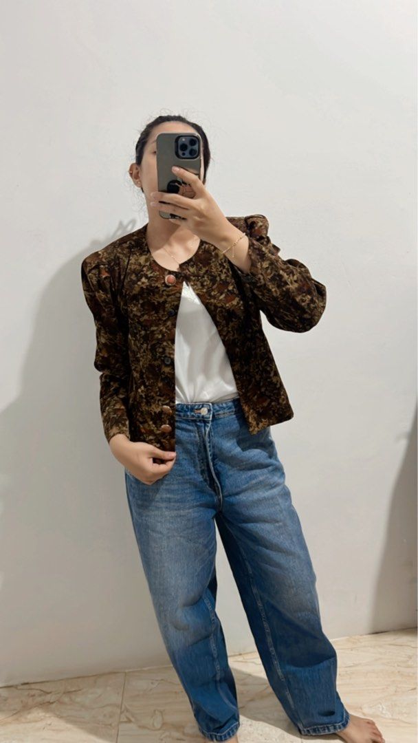 Blazer atau bisa jadi atasan model vintage warna coklat motif bunga2 ...