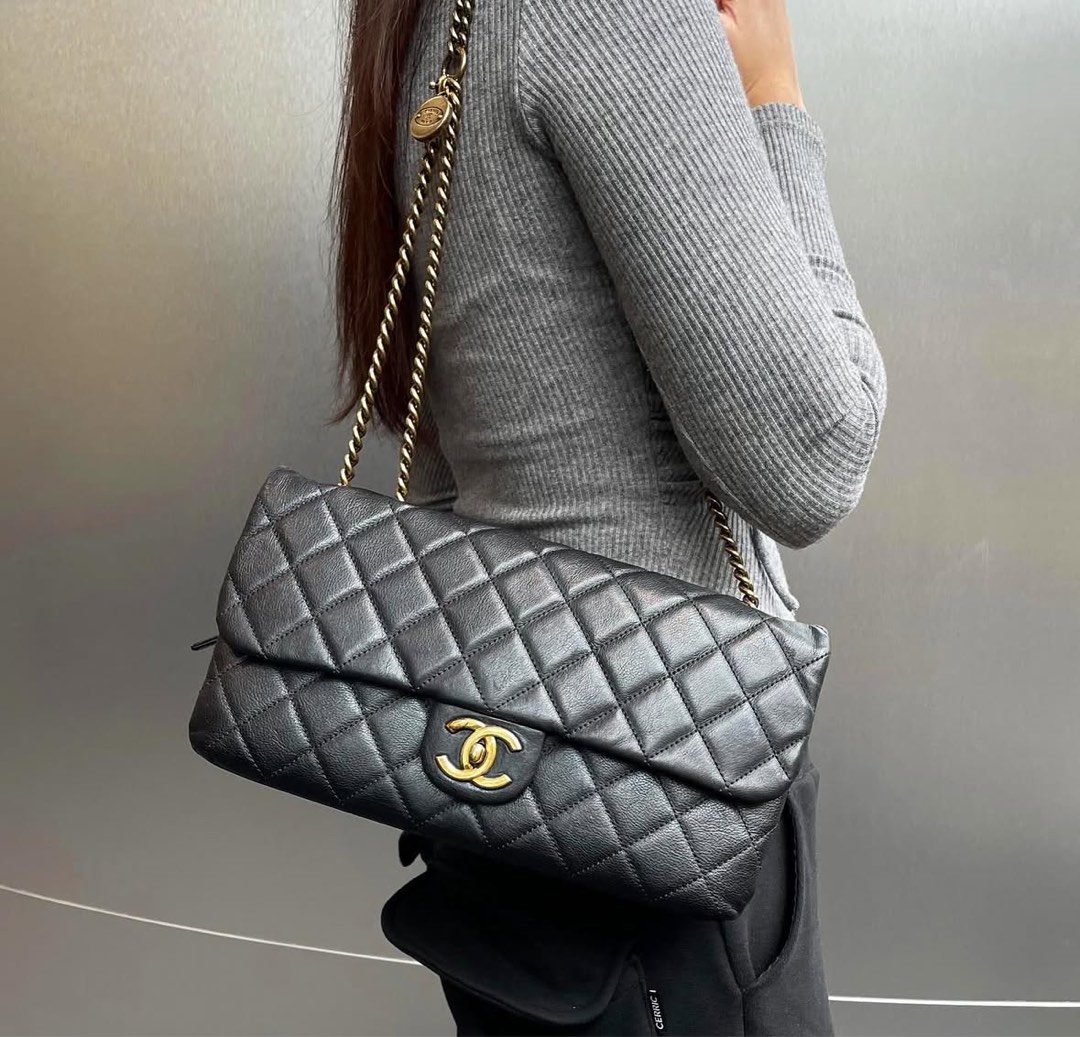 Chanel Crown Flap Medium Calfskin Black Aged gold hardware, Luxury ...