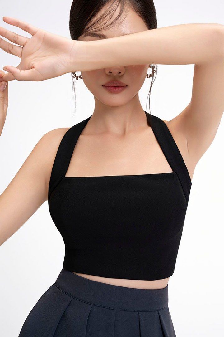 Chello BAELIN PADDED HALTER TOP IN CLASSIC BLACK, Women's Fashion, Tops ...
