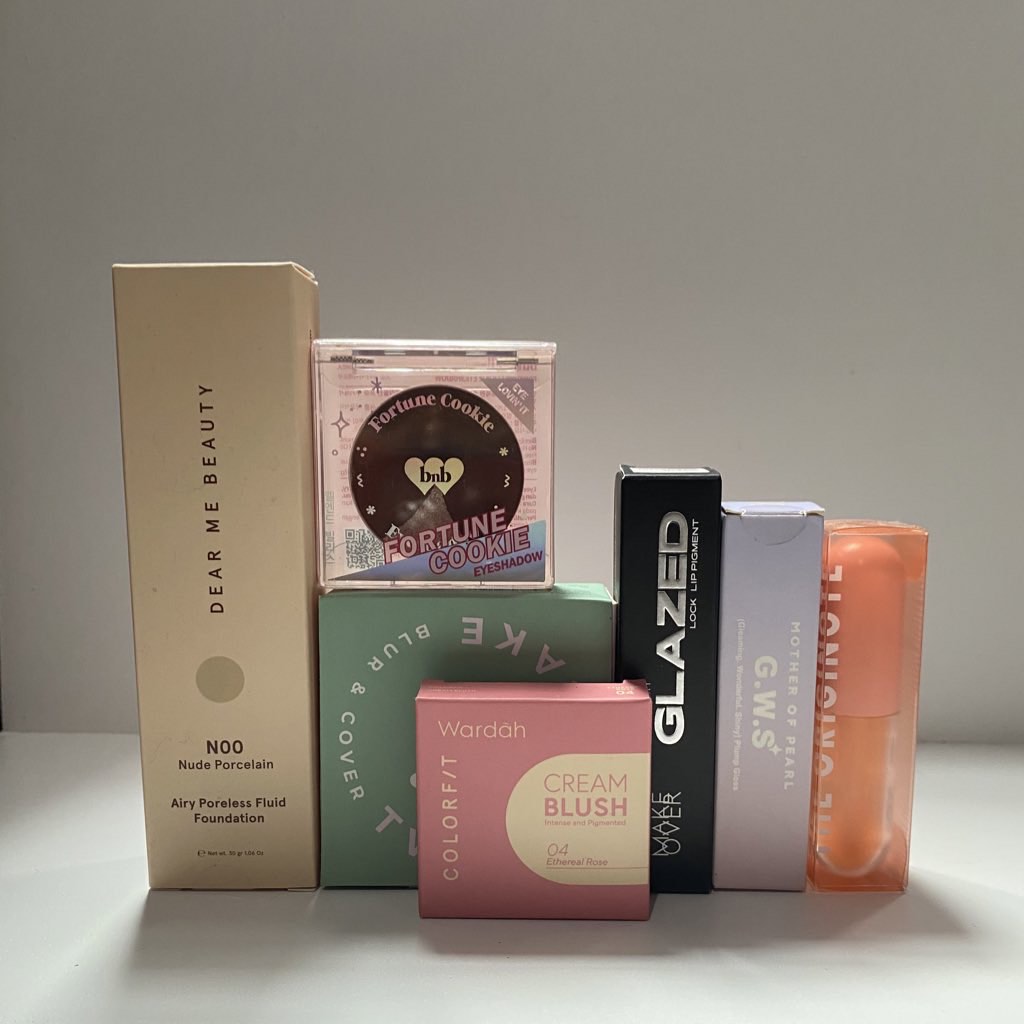 Luxcrime Mini Two Way Cake shade Buttercream, Kesehatan & Kecantikan ...