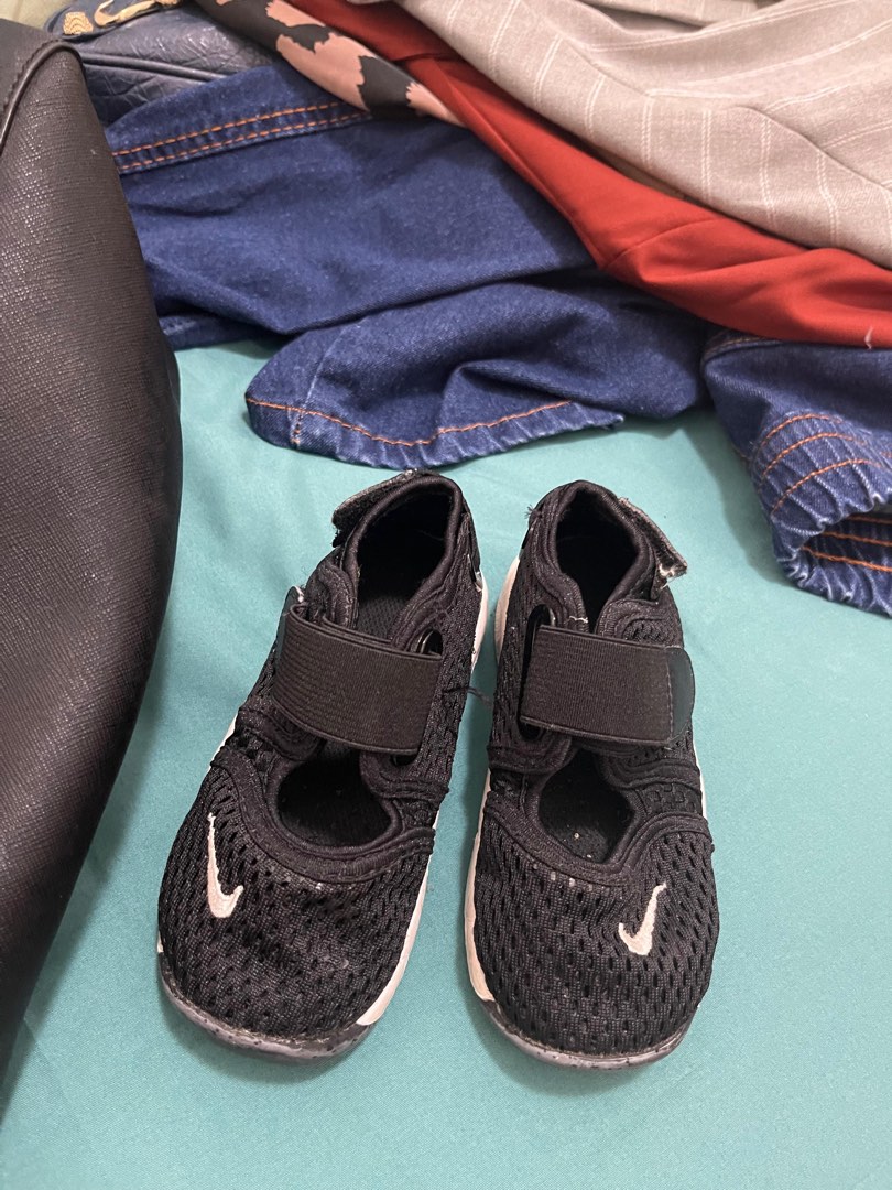 Nike air rift kids size 7c, Bayi & Anak, Lainnya di Carousell