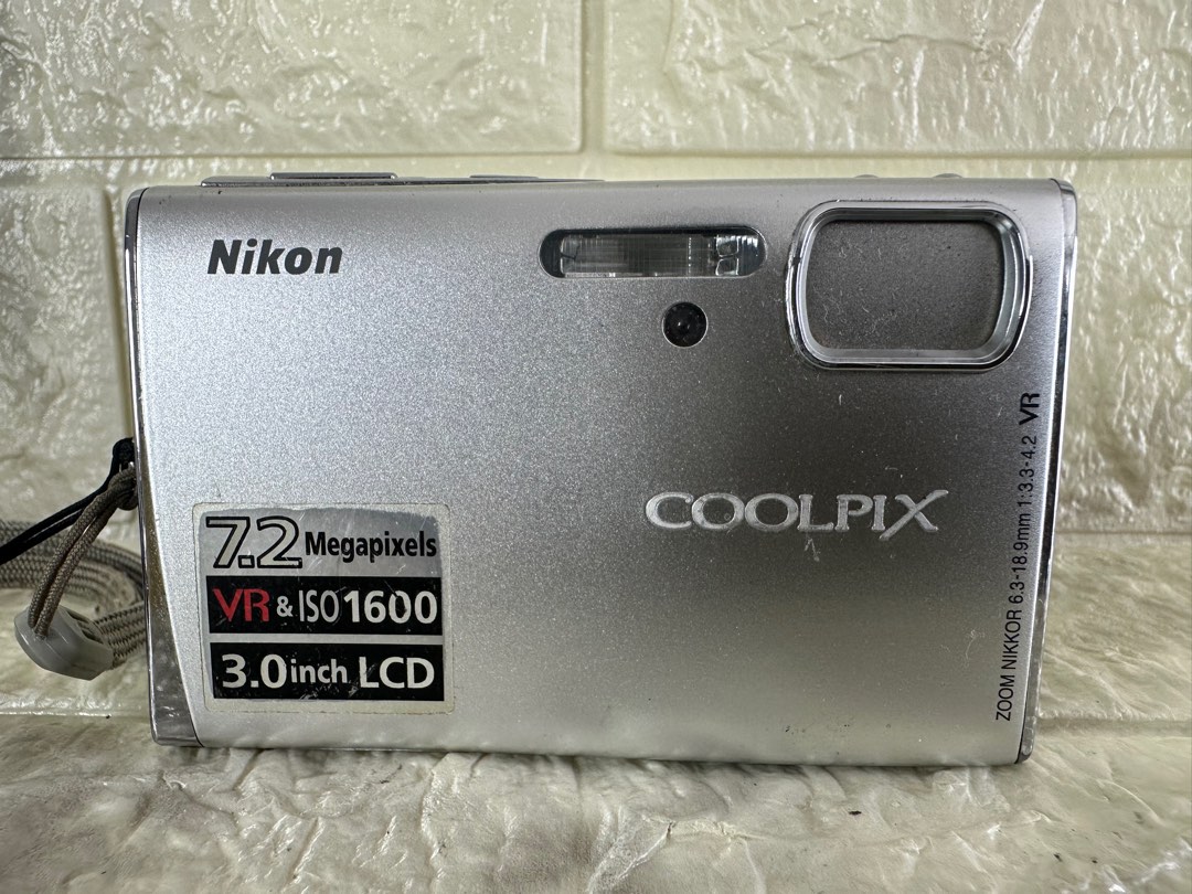 Nikon Coolpix 550 Digital Camera, Photography, Cameras on Carousell