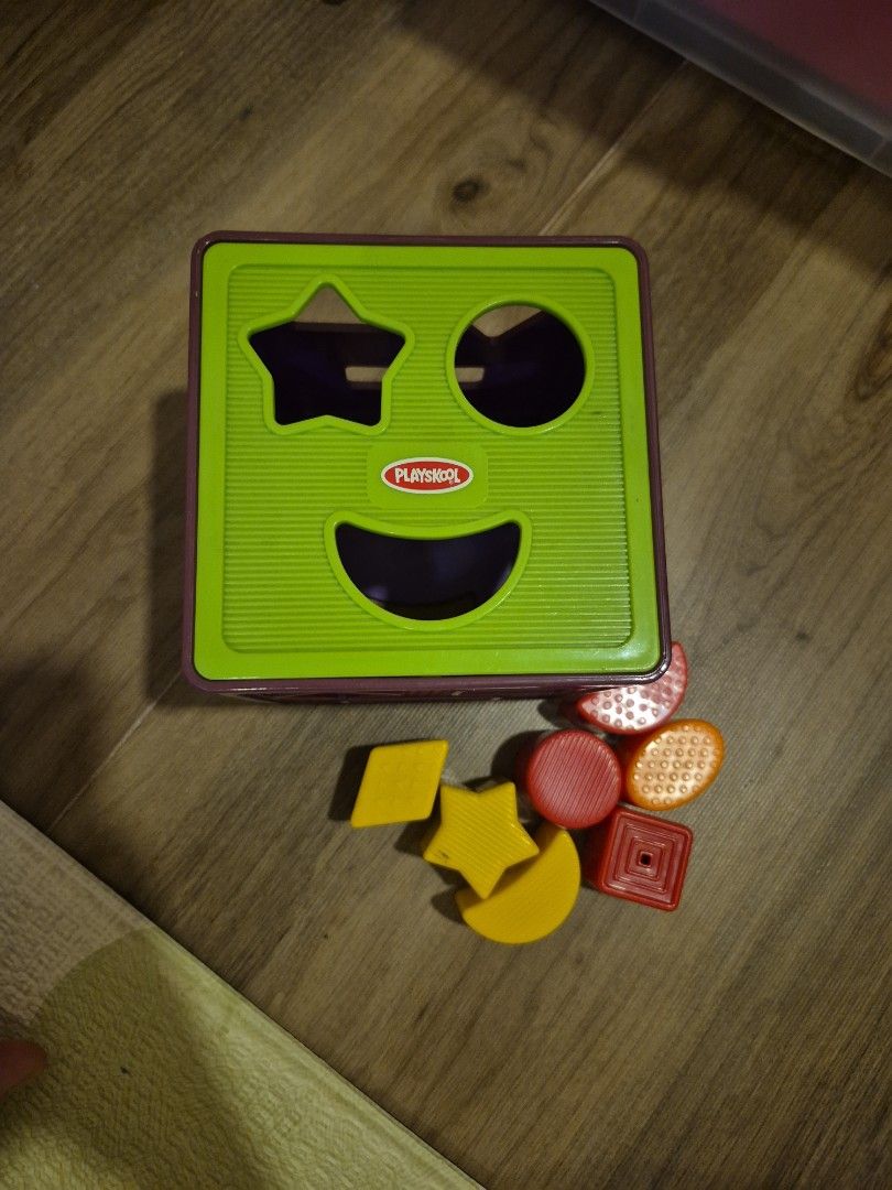 Playskool shapes box, Hobbies & Toys, Toys & Games on Carousell