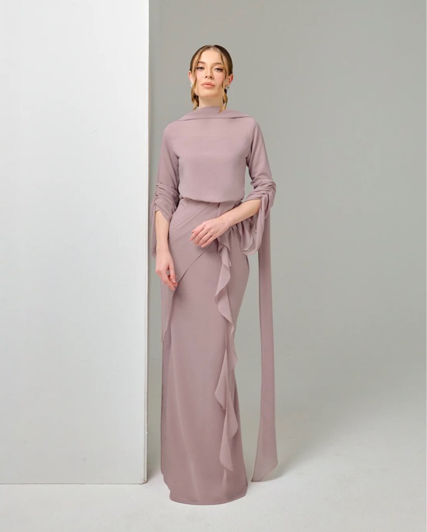 Qiszar Claire Luxe swap XL to L, Women's Fashion, Muslimah Fashion ...