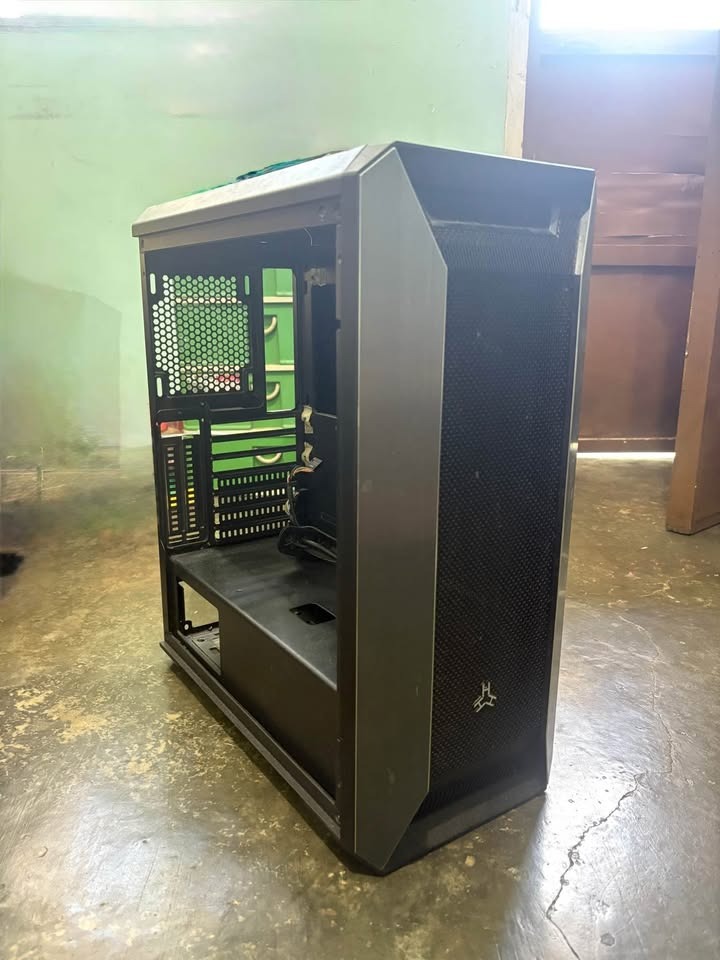 Rakk Sinaya Case no side panel, Computers & Tech, Desktops on Carousell