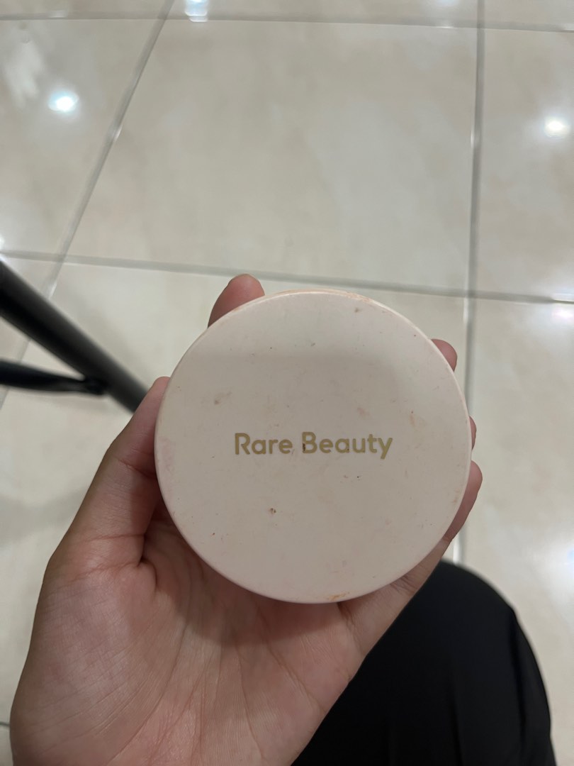 RARE BEAUTY LOOSE POWDER, Beauty & Personal Care, Face, Makeup on Carousell