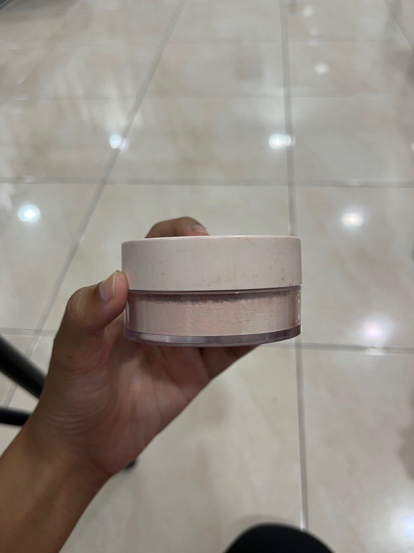 RARE BEAUTY LOOSE POWDER, Beauty & Personal Care, Face, Makeup on Carousell