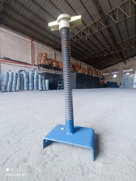 U head Screw Jack, Commercial & Industrial, Construction & Building ...