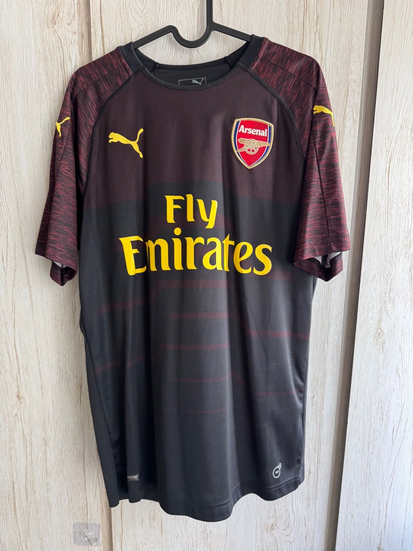 Arsenal Goalkeeper Kit 18/19, Men's Fashion, Activewear on Carousell