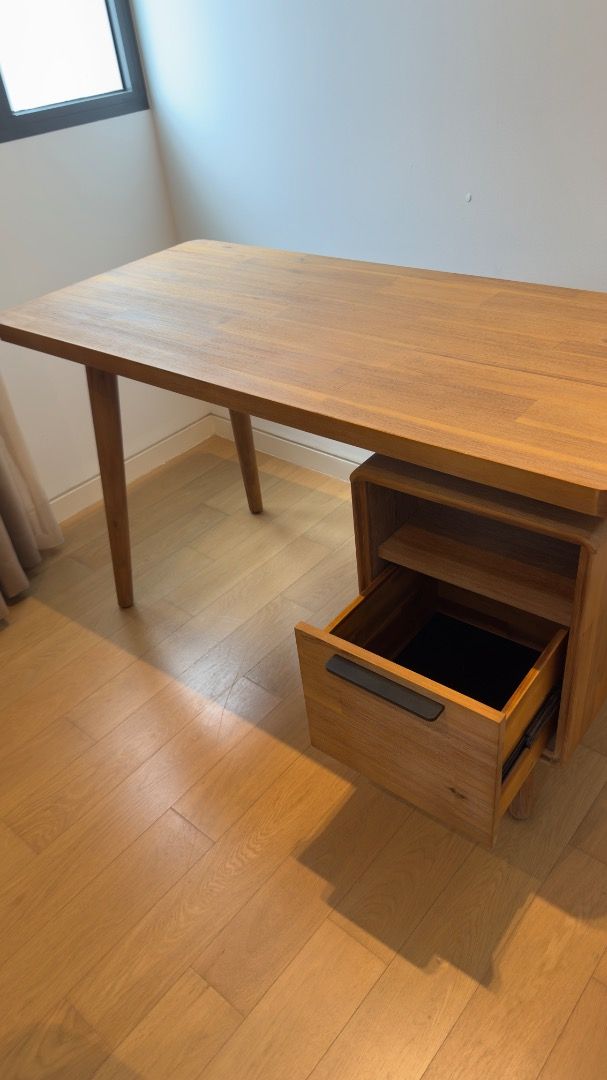 Castlery Seb Desk - Solid Wood, Stylish & Sturdy! Like-New (Retail $799 ...