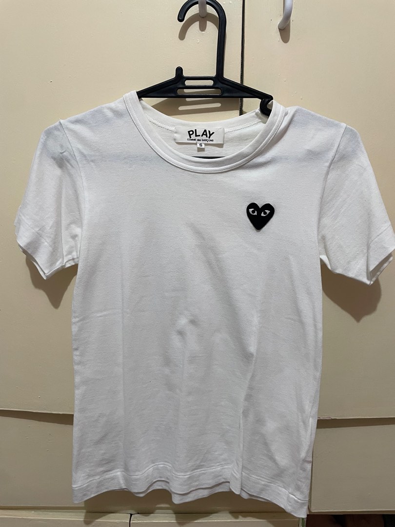 CDG PLAY T-Shirt w/ Black Heart, Women's Fashion, Tops, Shirts on Carousell
