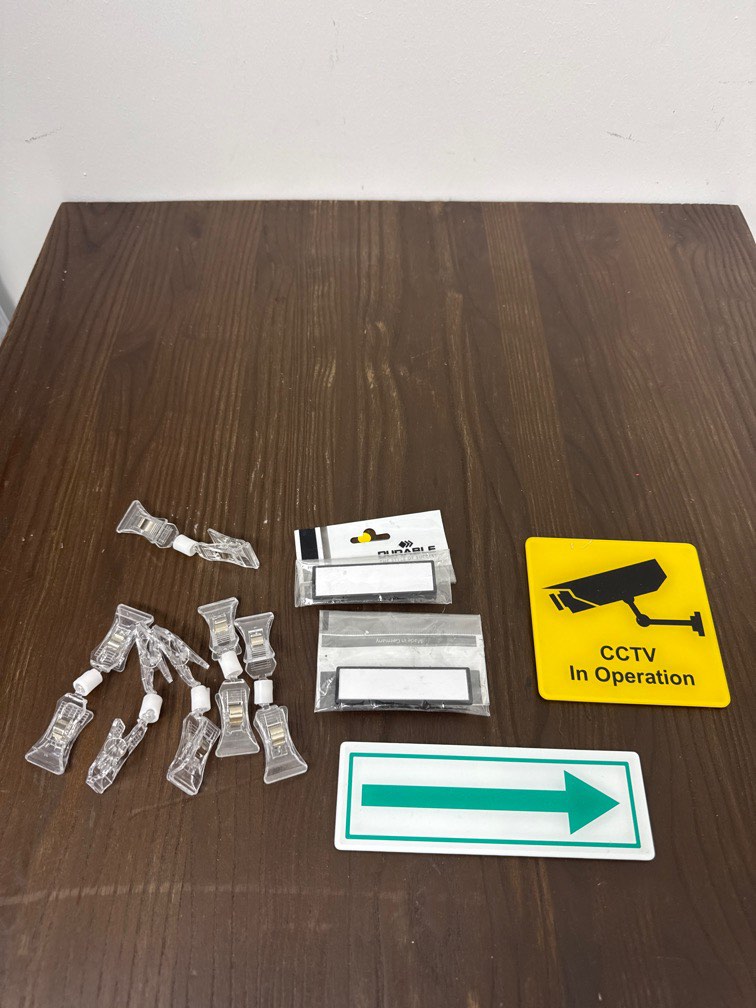 Display clips for retail, name tags and signages, Hobbies & Toys ...