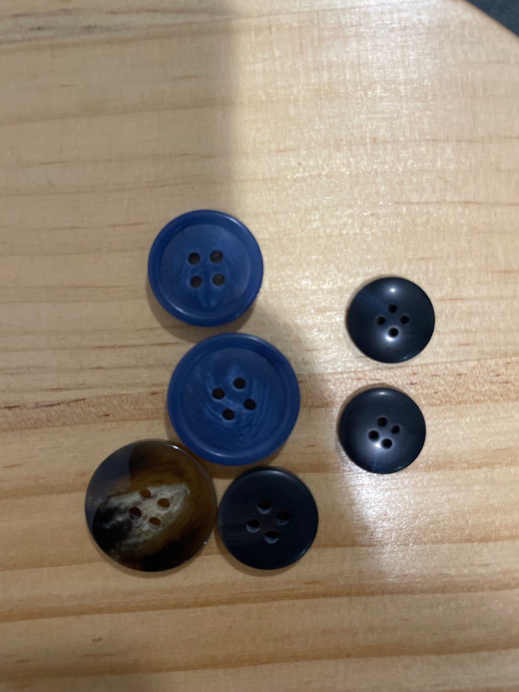 Free 6 buttons (new), Women's Fashion, Watches & Accessories, Other ...