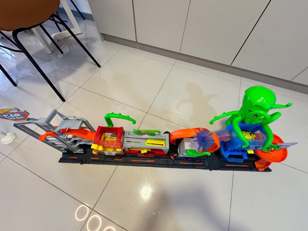 Hotwheels city octopus playset, Hobbies & Toys, Toys & Games on Carousell