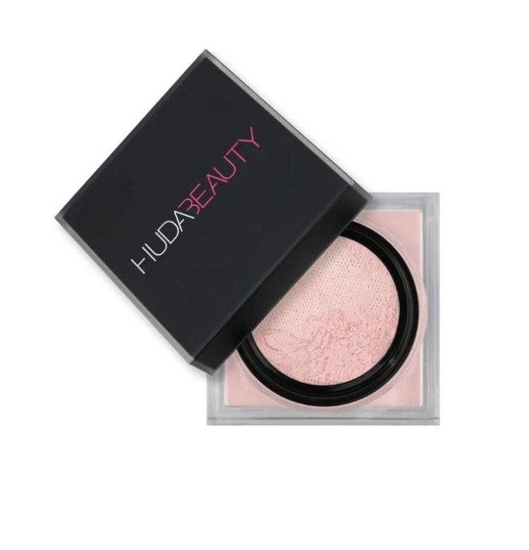 Huda Beauty Loose Powder, Beauty & Personal Care, Face, Makeup on Carousell
