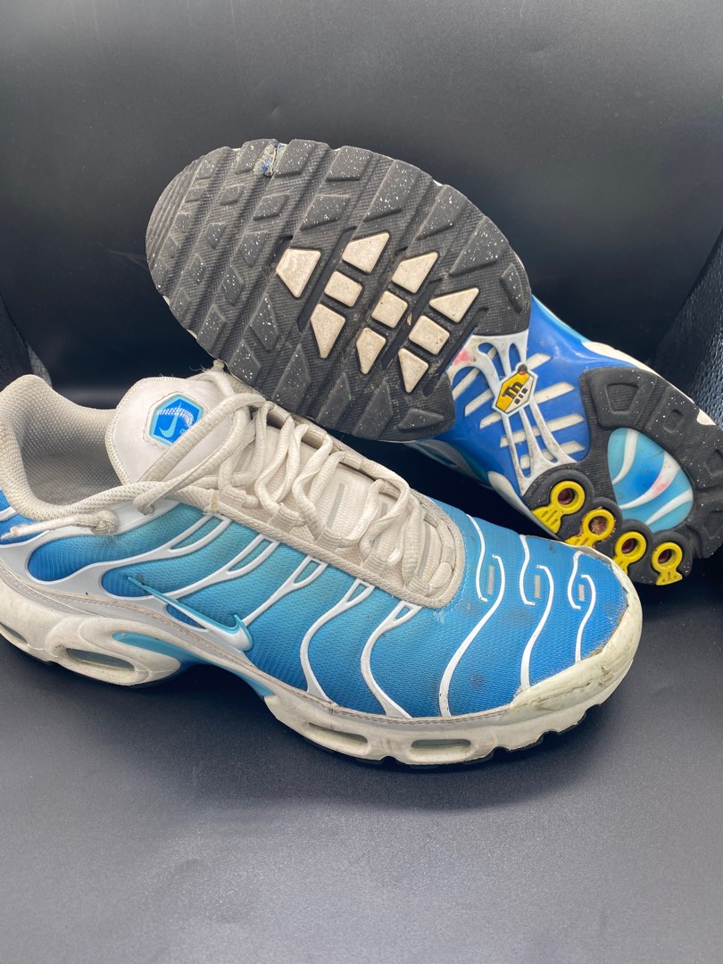 Nike TNs in the marine white colourway, 男裝, 鞋, 波鞋 - Carousell