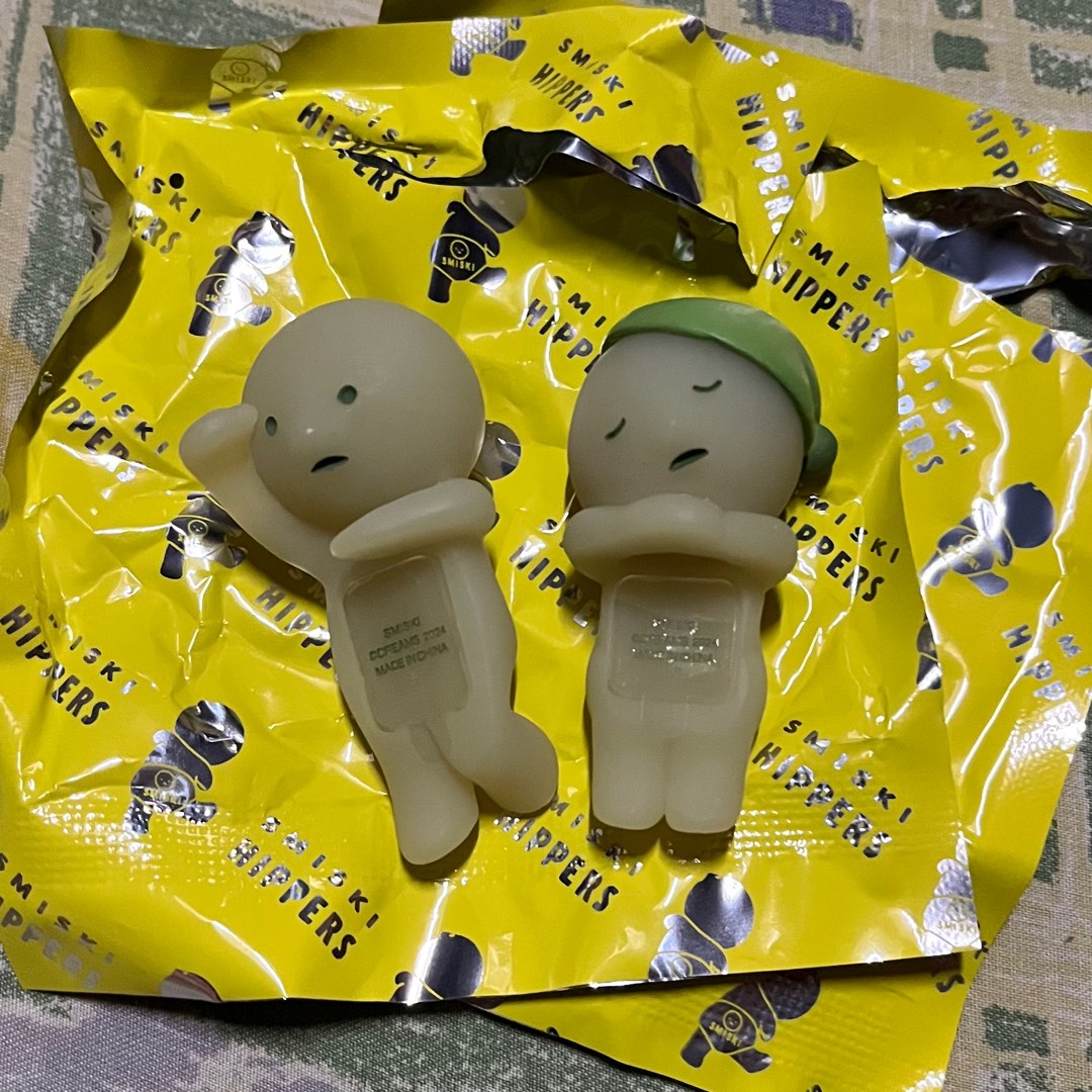 smiski hipper dozing looking out, Hobbies & Toys, Toys & Games on Carousell