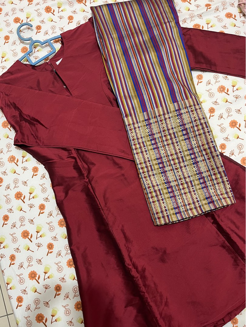 Baju Raya Kurung Pahang Maroon/Burgundy, Women's Fashion, Muslimah ...