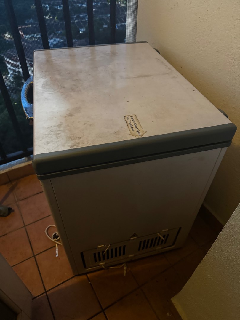 Berjaya 330L chest freezer, TV & Home Appliances, Kitchen Appliances ...