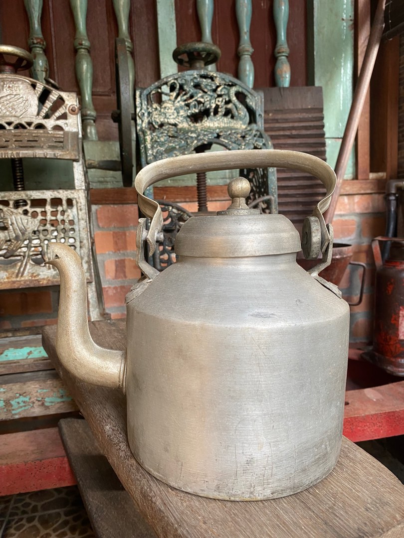 Cerek Air Antik, Hobbies & Toys, Collectibles & Memorabilia, Vintage ...