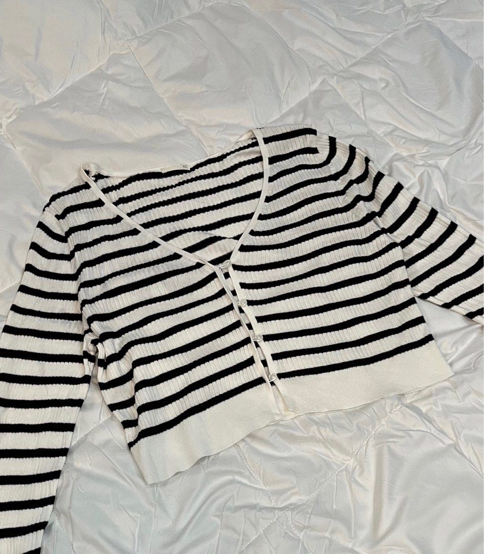 GU srtipes crop cardigan, Women's Fashion, Tops, Longsleeves on Carousell