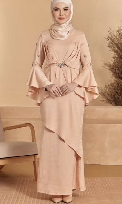 Laura Kurung by Qaamnie, Women's Fashion, Muslimah Fashion, Baju Kurung ...