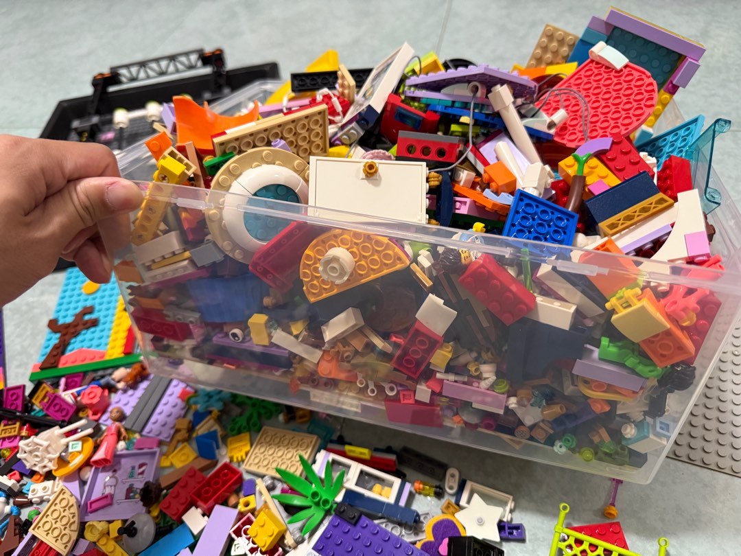 Lego Loose Bricks 41714 Andrea's Theatre School & Assorted Bricks ...