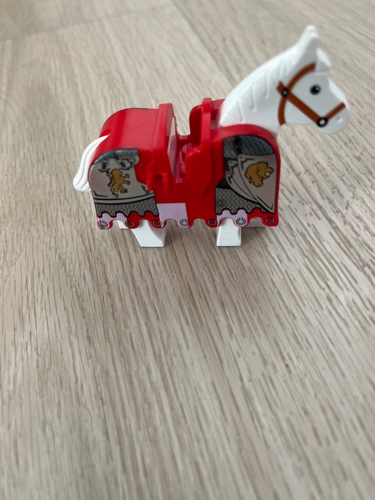 Lego horse barding (lion ), 興趣及遊戲, 玩具 & 遊戲類 - Carousell
