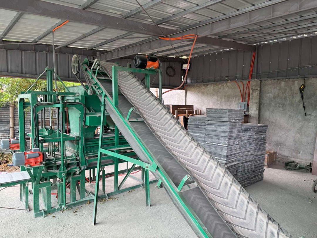 PNEUMATIC CONCRETE HOLLOW BLOCKS (CHB) MACHINE 3-in-1 MOLDES ...