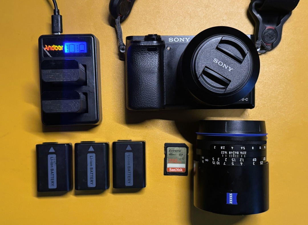 RUSH Sony Alpha 6000 - with Zeiss Lenses, Charger and Bag, Photography ...