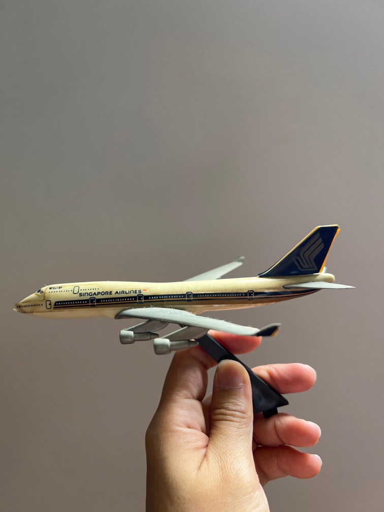 Vintage Singapore Airlines Model Plane , Hobbies & Toys, Memorabilia ...
