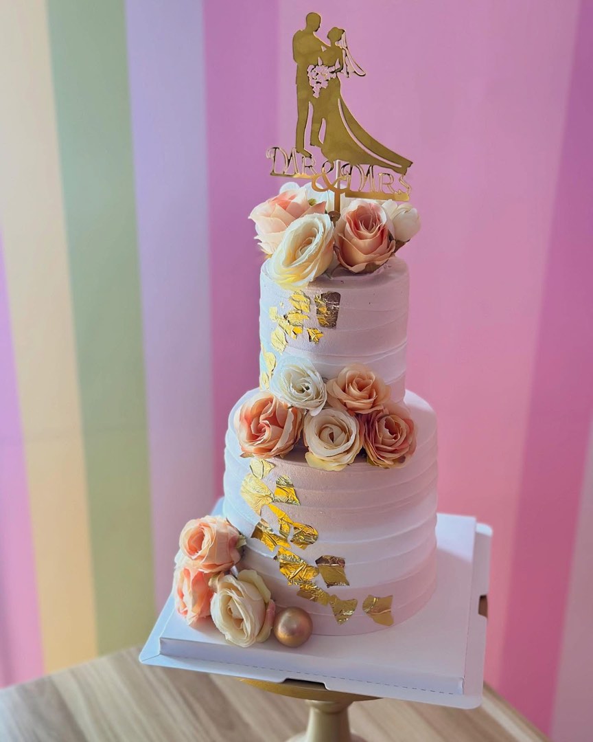 Wedding cakes / customised cake / Engagement cake /ROM cake / Proposal ...