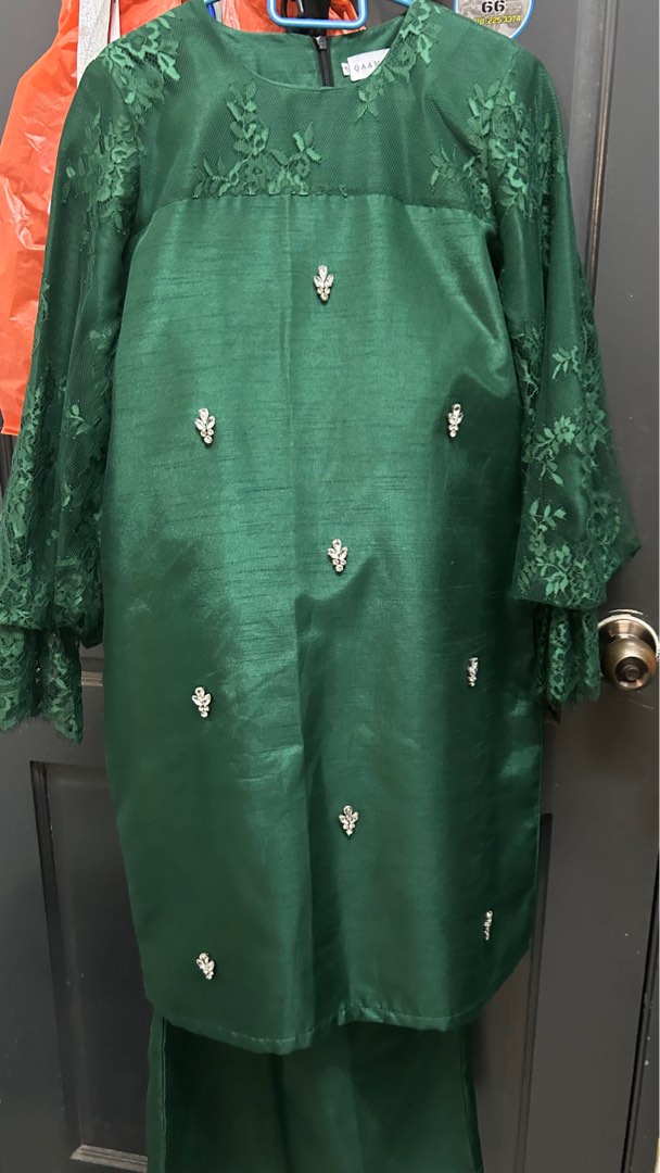 Baju Kurung Iris (Emerald Green), Women's Fashion, Muslimah Fashion, Hijabs on Carousell