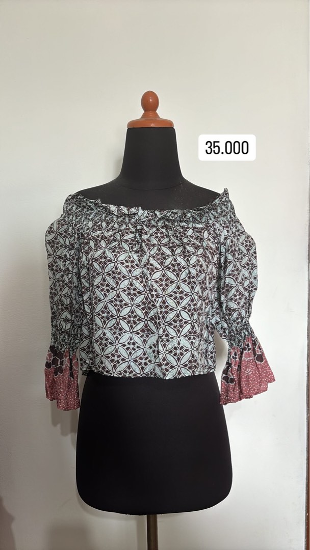 Batik sabrina, Fesyen Wanita, Pakaian Wanita, Atasan di Carousell