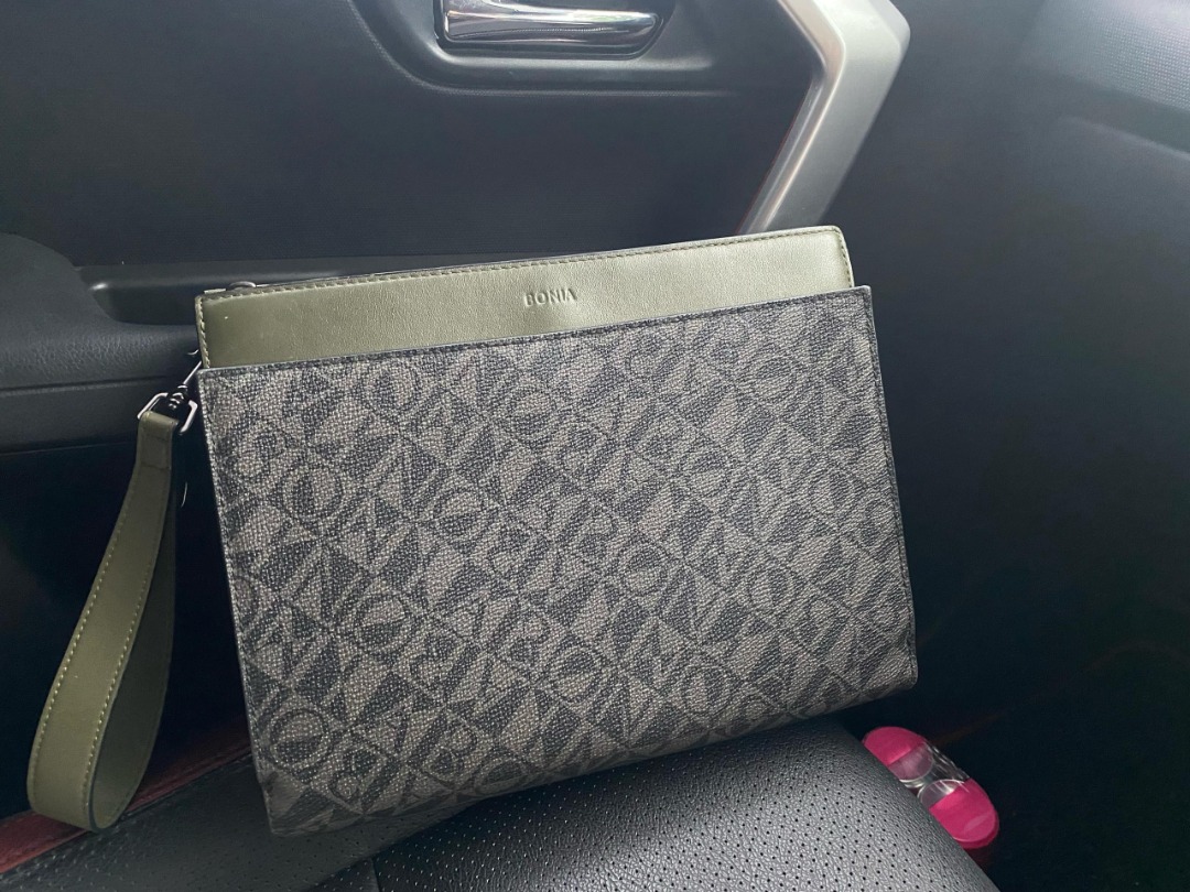 Clutch beg BONIA ORIGINAL, Men's Fashion, Bags, Belt bags, Clutches and ...