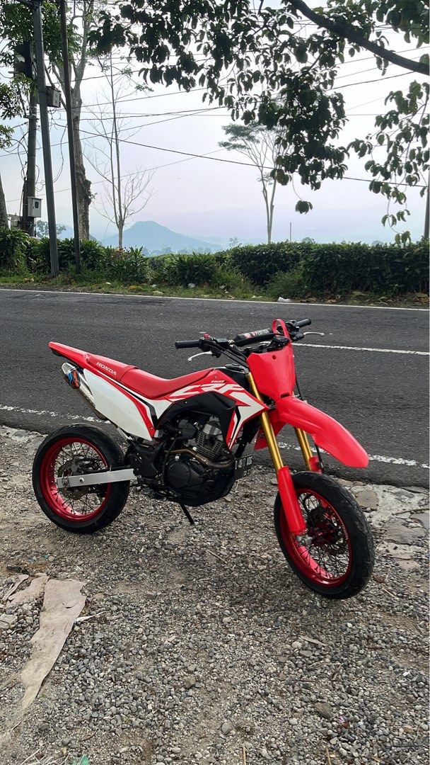 Honda CRF 150L 2021 Red Supermoto KM Rendah Istimewa, Motor di Carousell