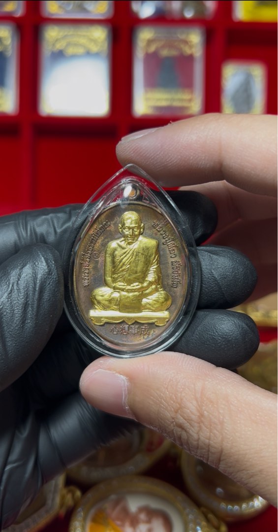 Lp Sila Naraijak Gold Mask, Hobbies & Toys, Memorabilia & Collectibles ...